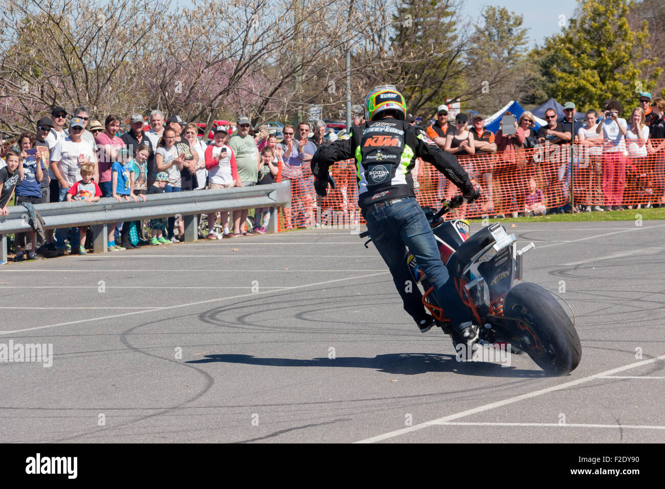 VICTORIA/AUSTRALIA - SEPTEMBER 2015: Stunt motorcycle rider performing ...