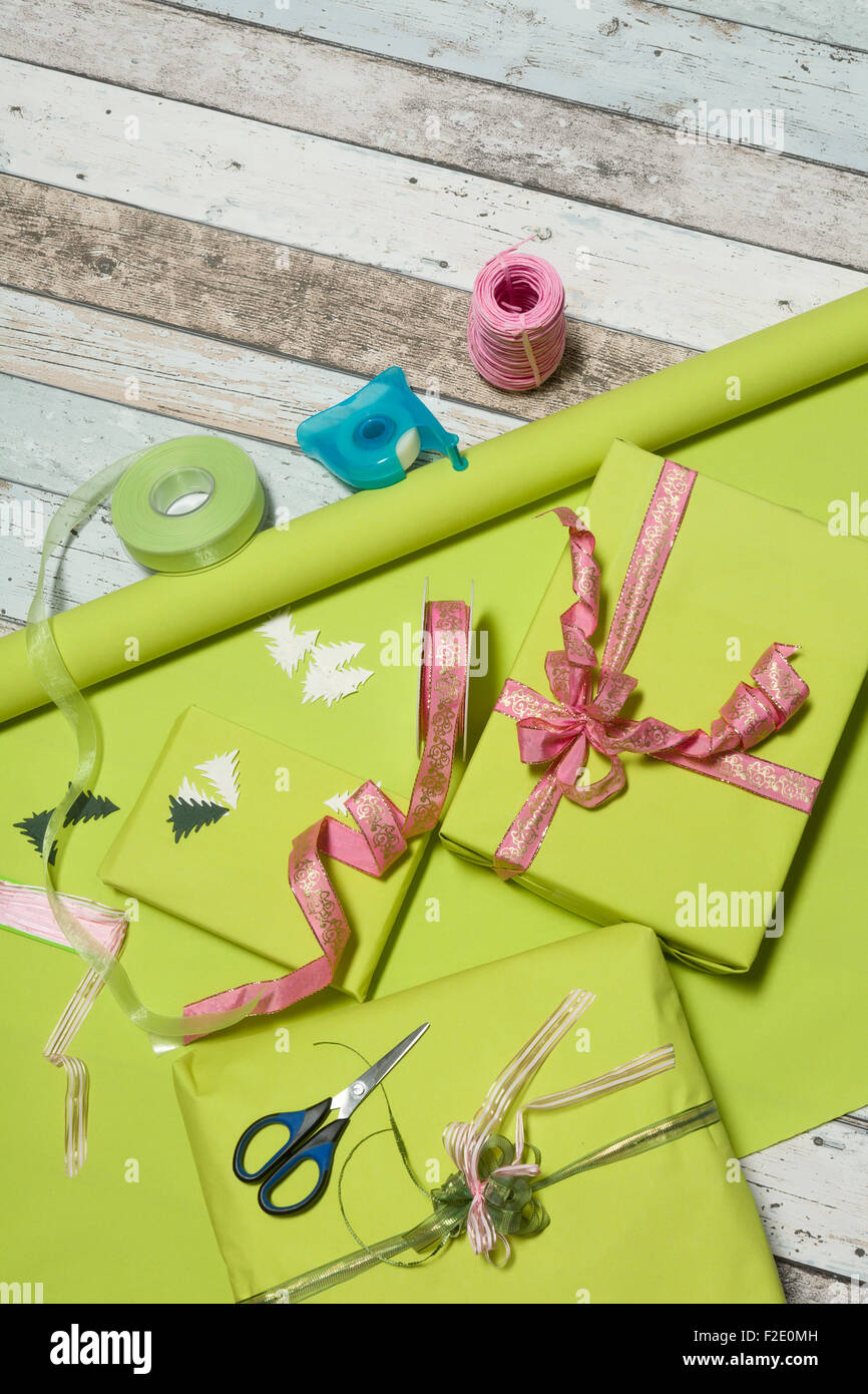 Wrapping paper scissors tape hi-res stock photography and images - Alamy