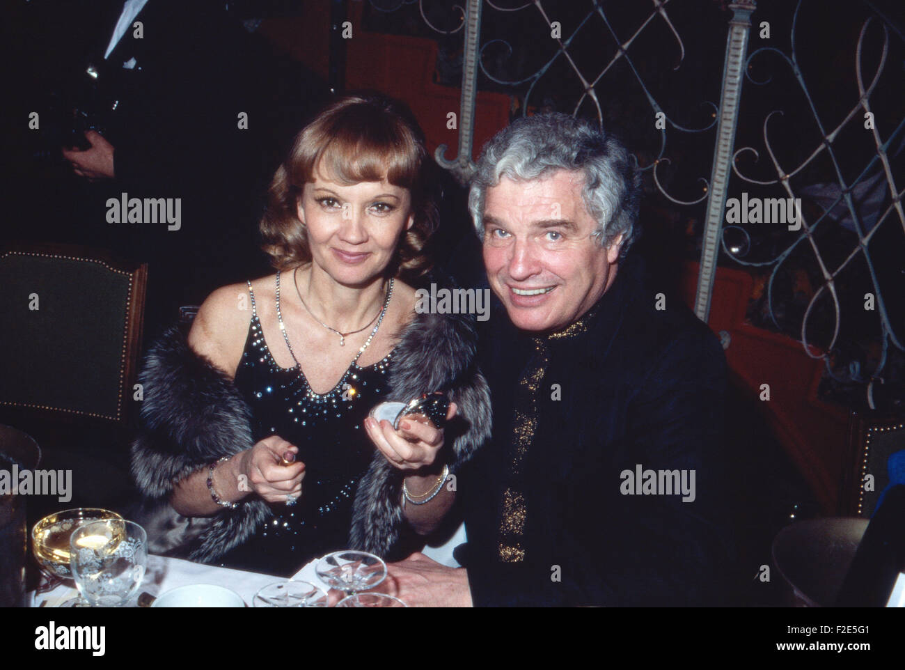 Das Schweizer Schauspielerehepaar Liselotte Pulver und Helmut Schmid ...