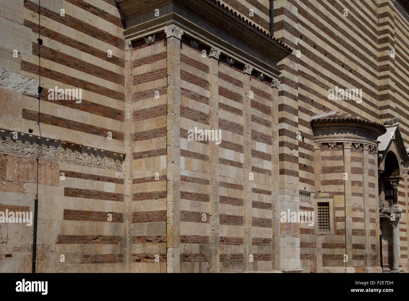 Verona romanesque architecture hi-res stock photography and images - Alamy