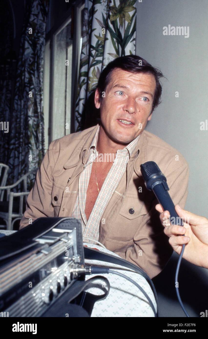Der britische Schauspieler Roger Moore im Interview, Deutschland 1970er ...