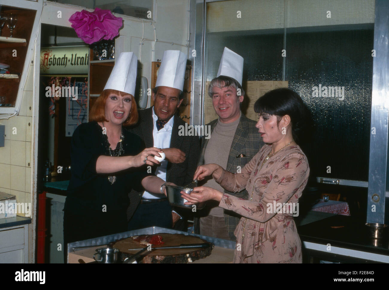 Schauspieler Beate Hasenau und Adrian Hoven mit Hartmut Reck und ...