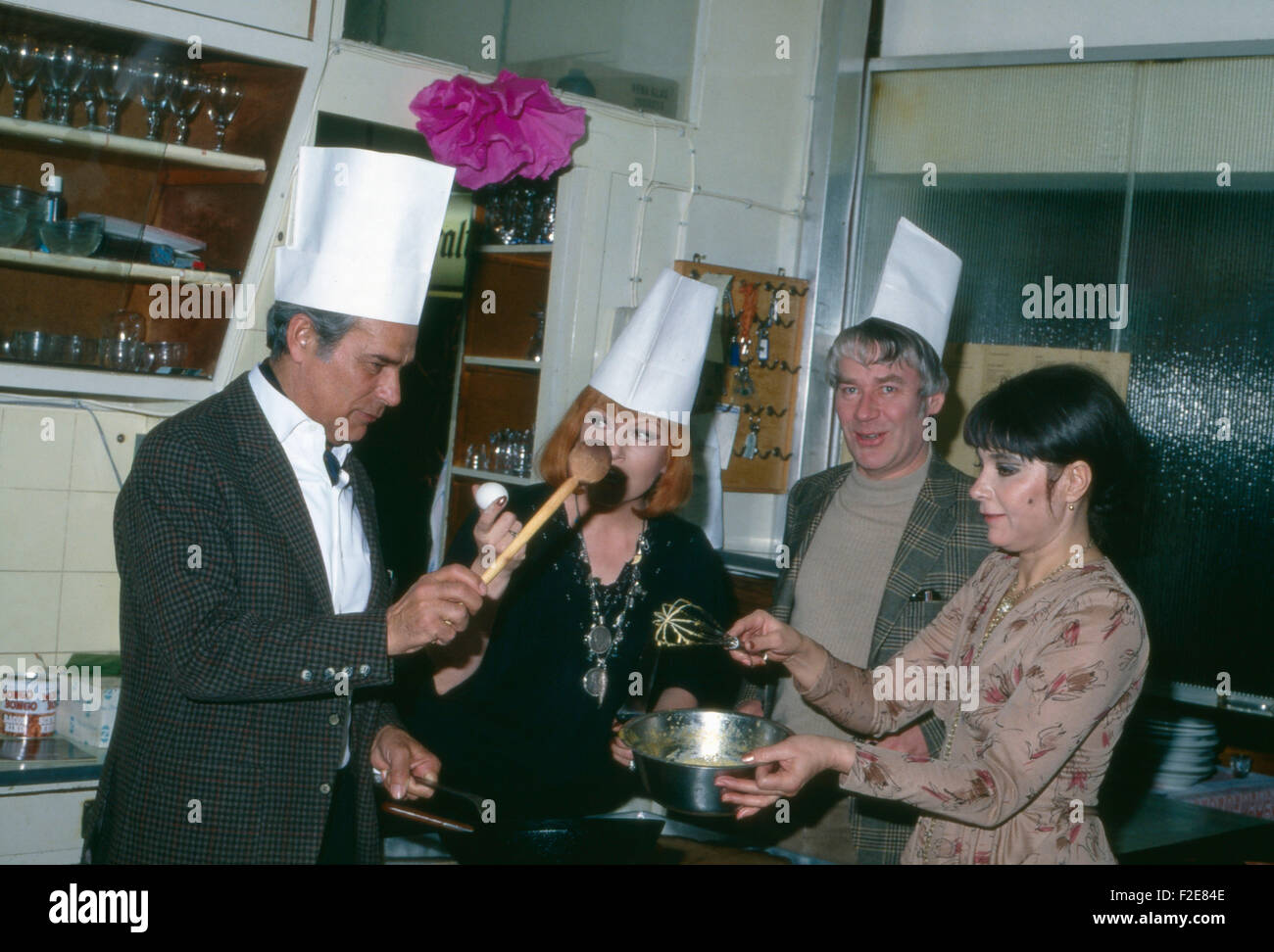 Schauspieler Beate Hasenau und Adrian Hoven mit Hartmut Reck und ...