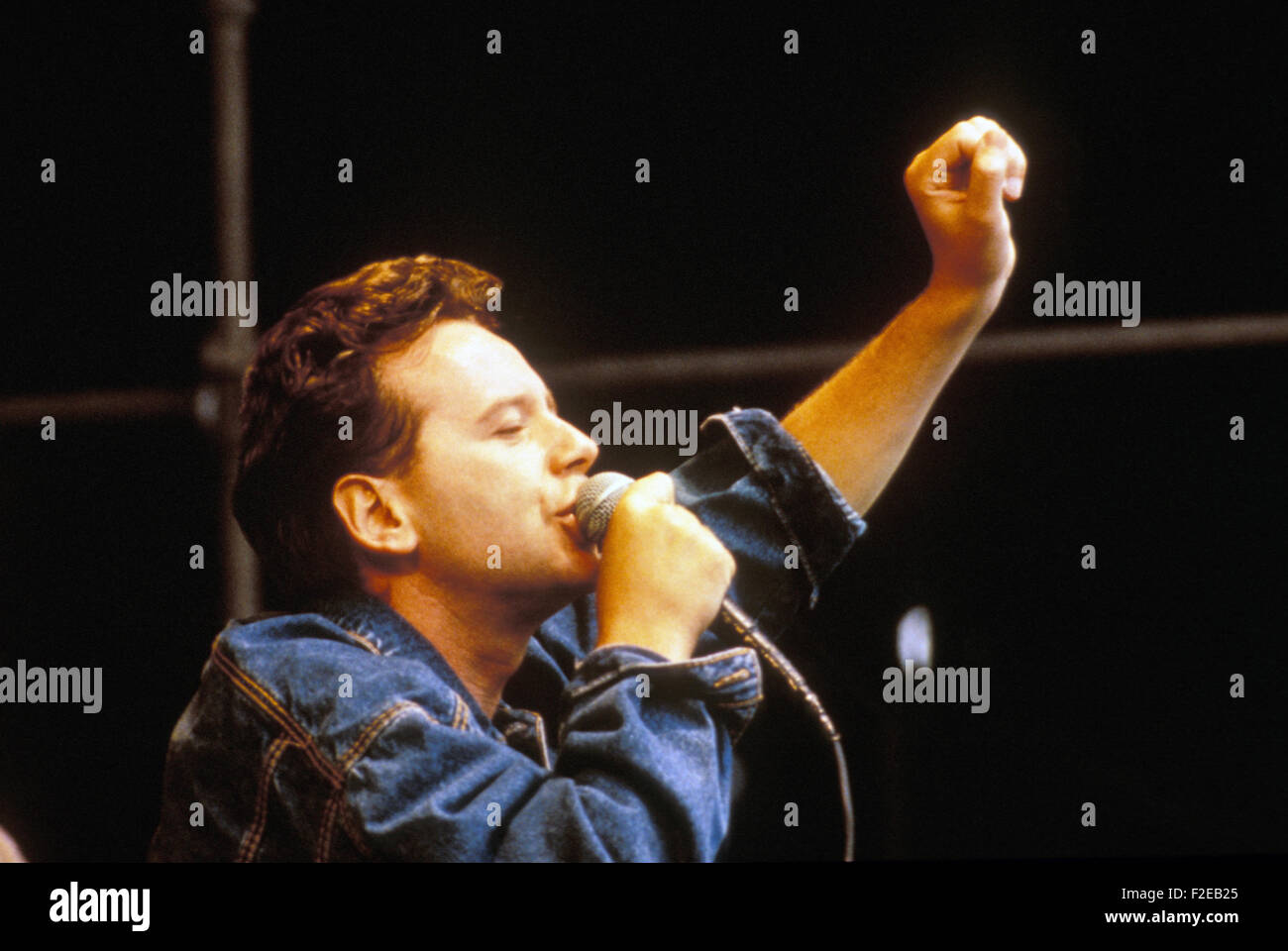 JIM KERR Scottish rock singer at the Nelson Mandela concert in Hyde ...