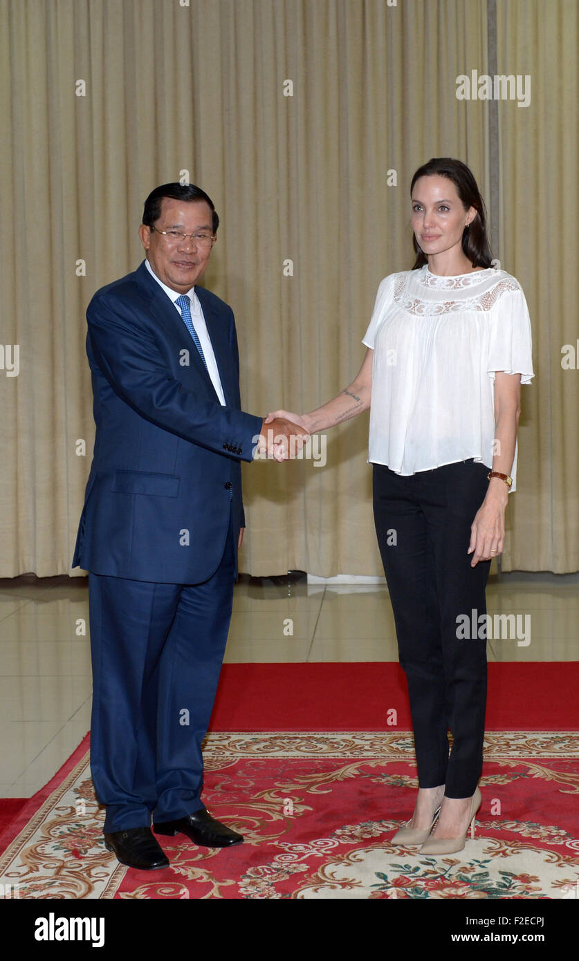 (150917) -- PHNOM PENH, Sept. 17, 2015 (Xinhua) -- Cambodian Prime ...