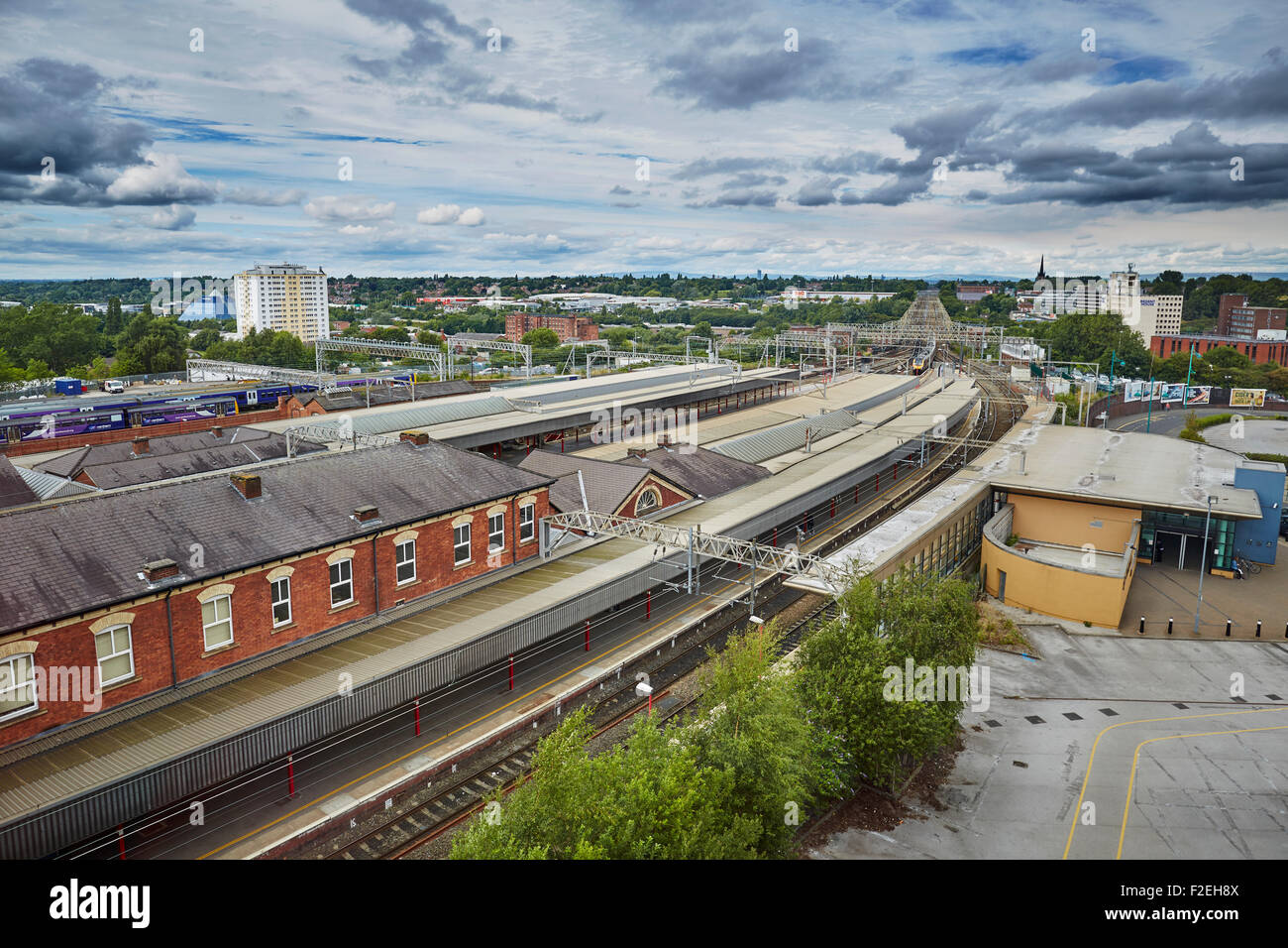 Stockport railway station hi-res stock photography and images - Alamy