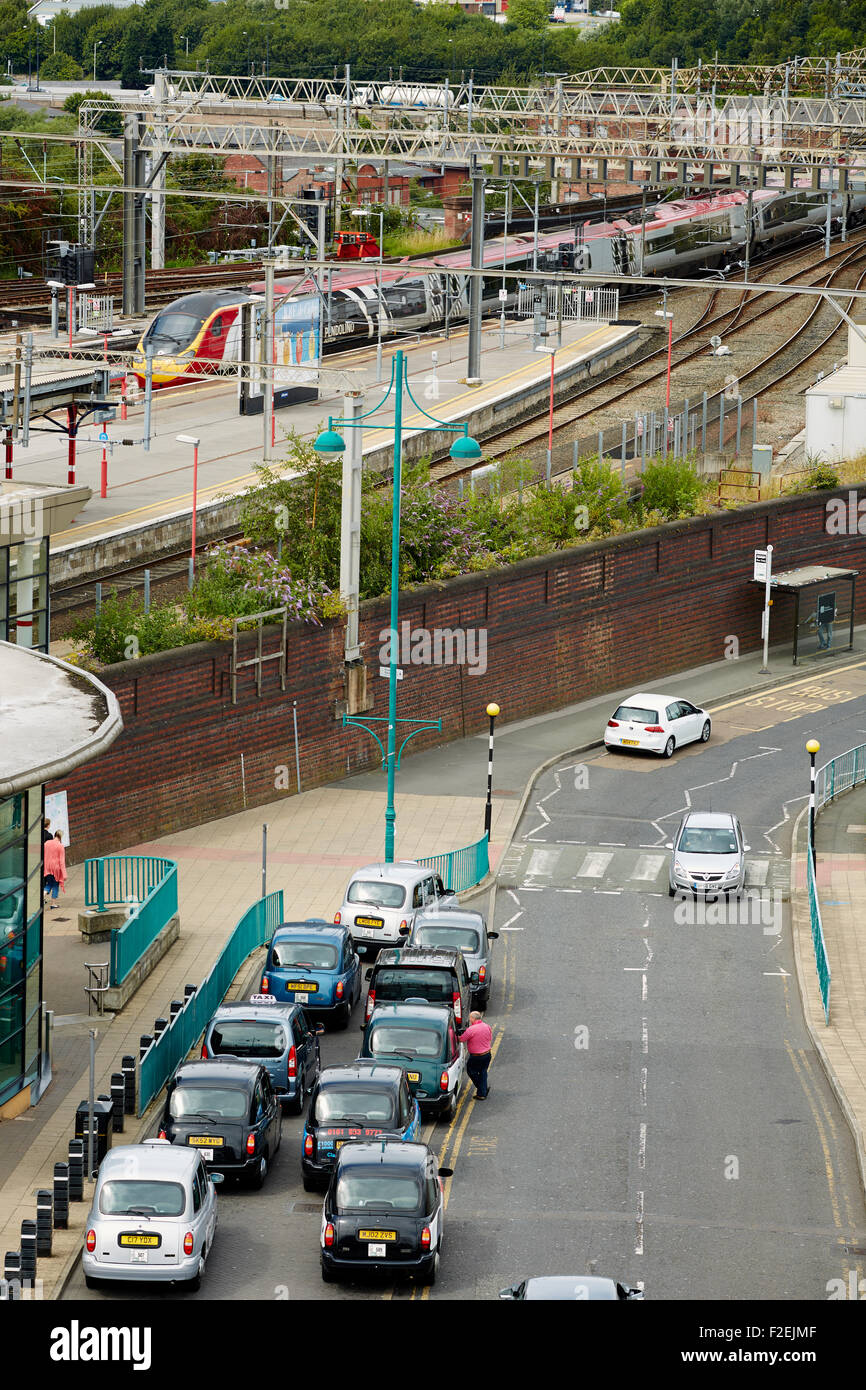 Stockport railway station hi-res stock photography and images - Alamy