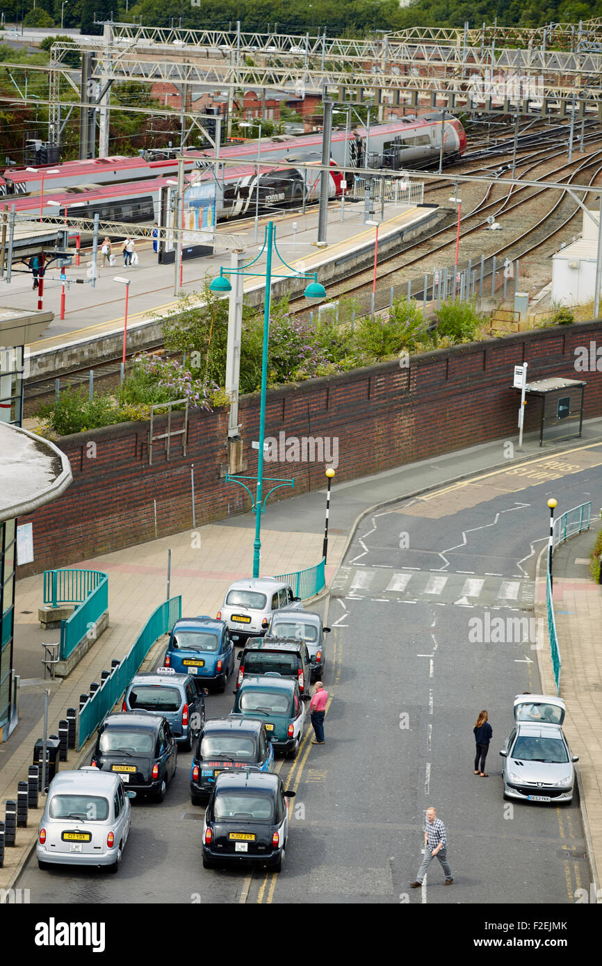 Stockport railway station hi-res stock photography and images - Alamy