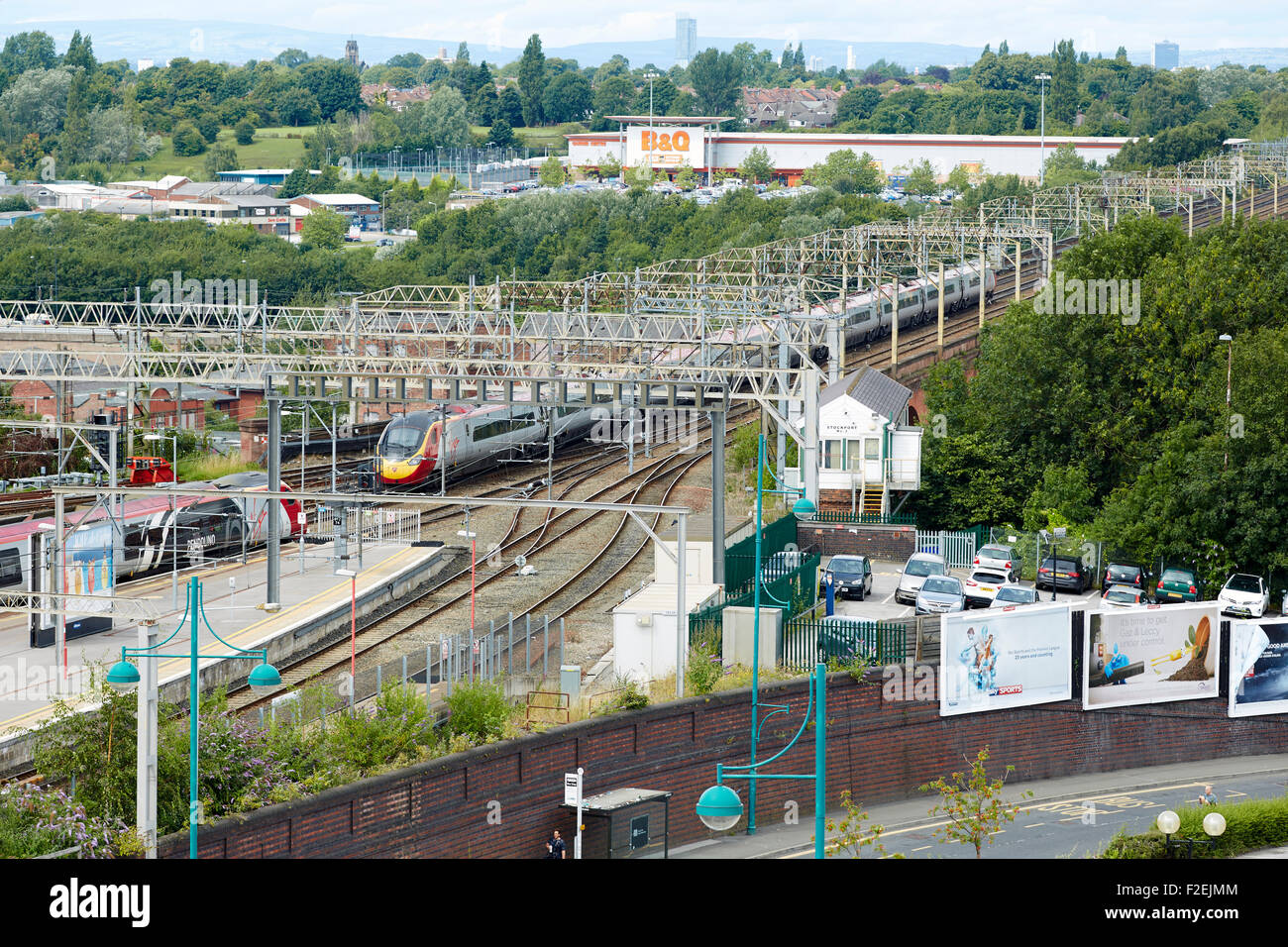 Stockport railway station hi-res stock photography and images - Alamy
