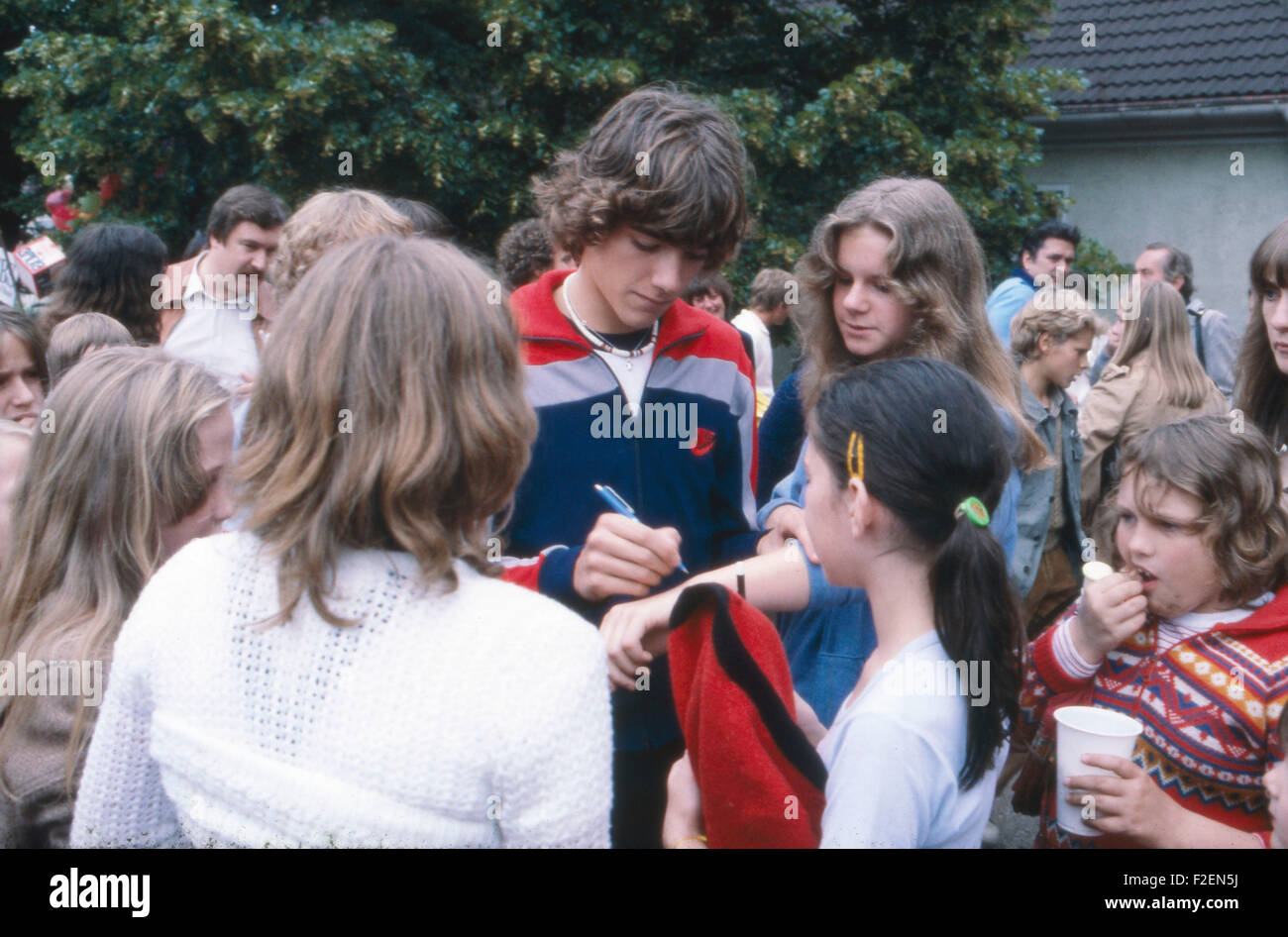 Junge teens hi-res stock photography and images - Alamy