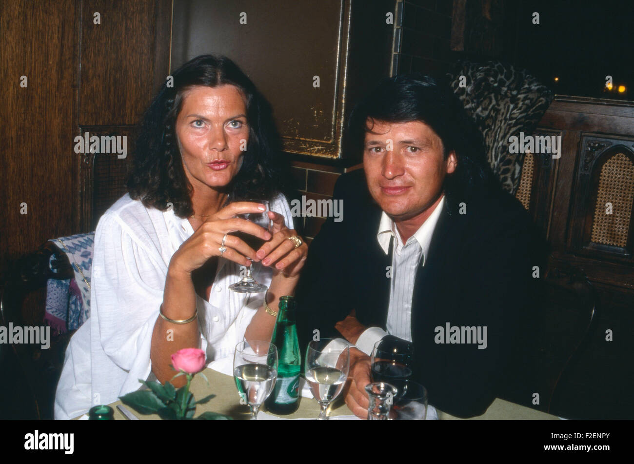 Der deutsche Schauspieler Christian Quadflieg mit Ehefrau Renate Reger ...