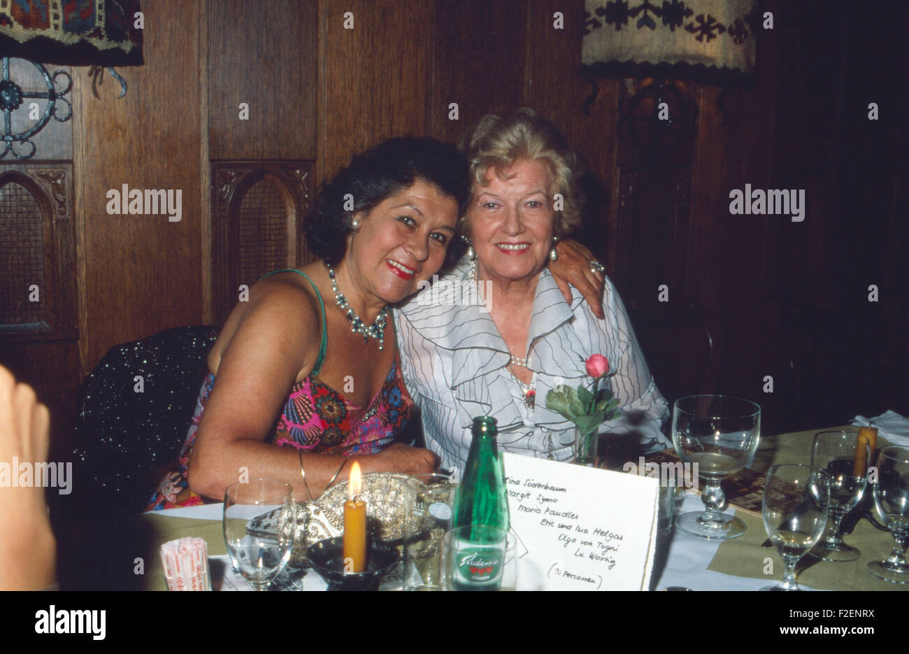 Deutsche Schaupielerinnen Margit Symo und Maria Paudler, Deutschland ...