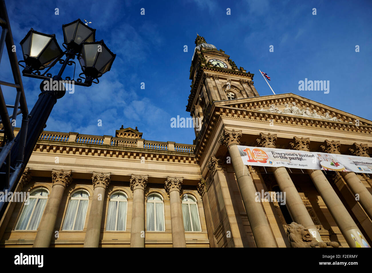 Bolton Town Hall facing Victoria Square in Bolton, Greater Manchester ...