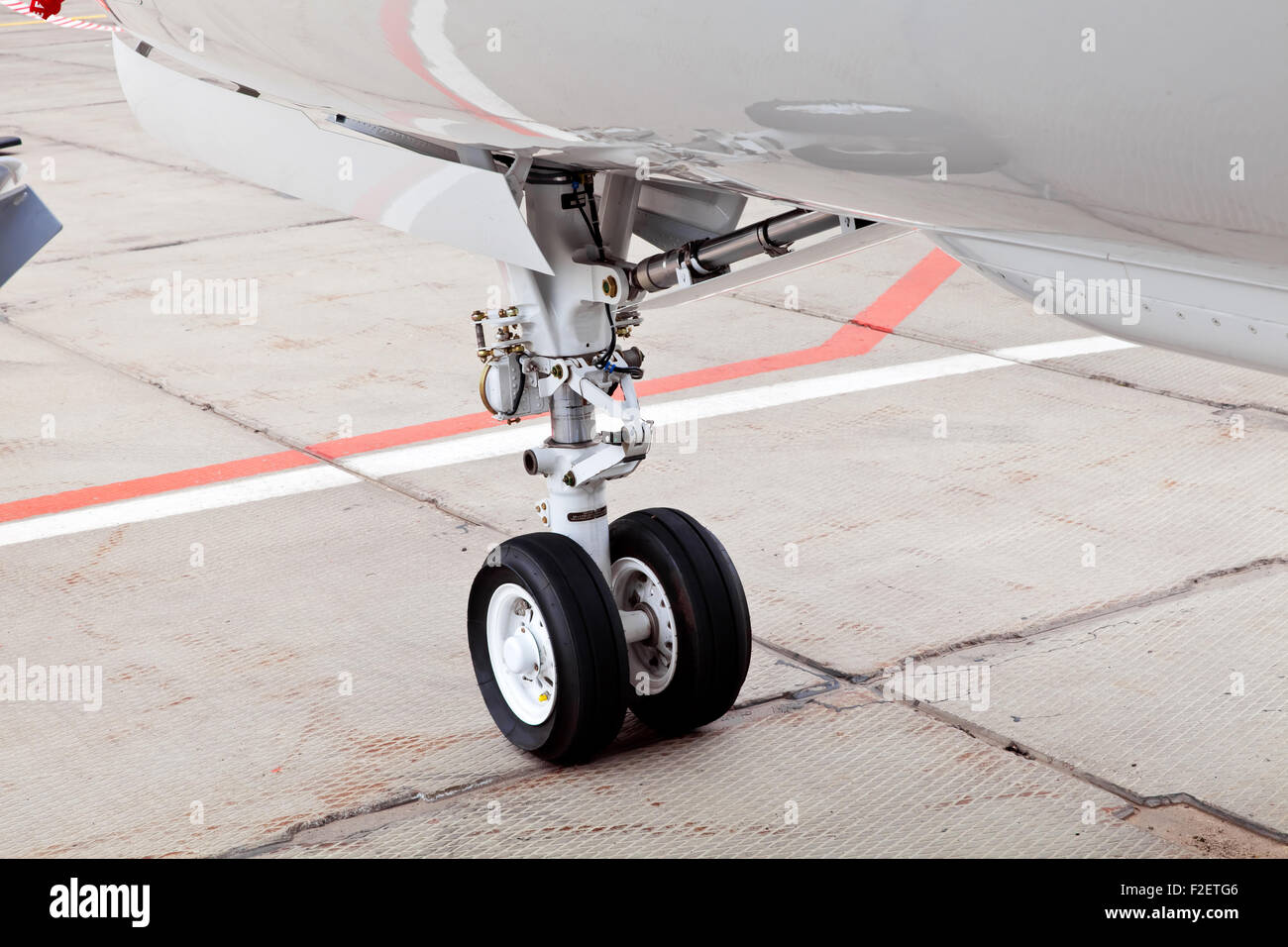 Retractable landing gear hi-res stock photography and images - Alamy
