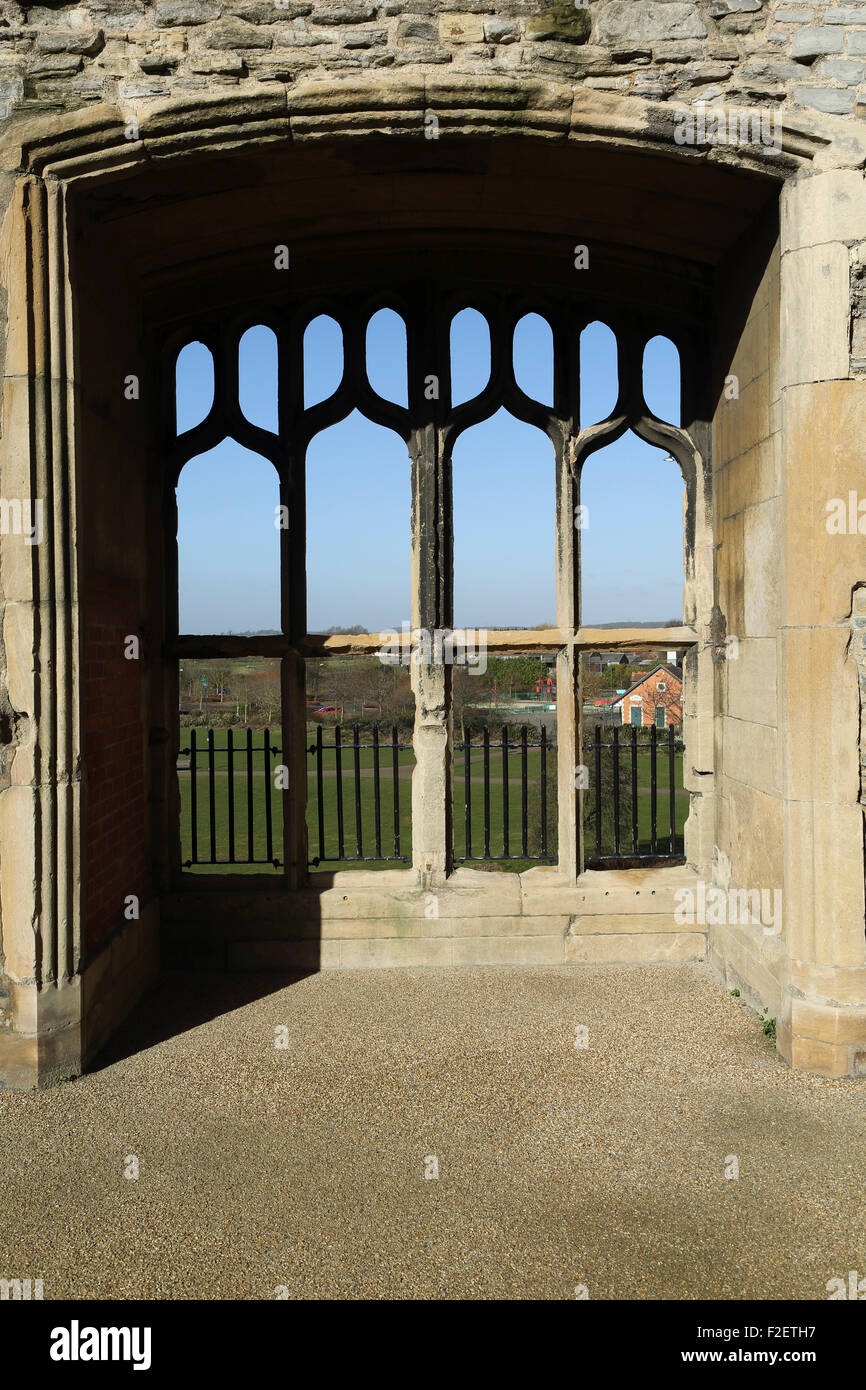 Medieval mullioned window hi-res stock photography and images - Alamy