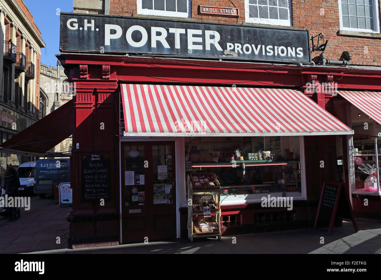 Shop store provisions hi-res stock photography and images - Alamy