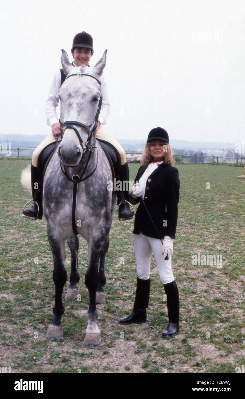 Deutsche Schauspielerin Christiane Rücker bei einer Reitstunde mit ...