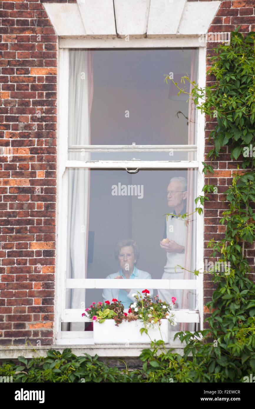 Elderly lady looking out window hi-res stock photography and images - Alamy