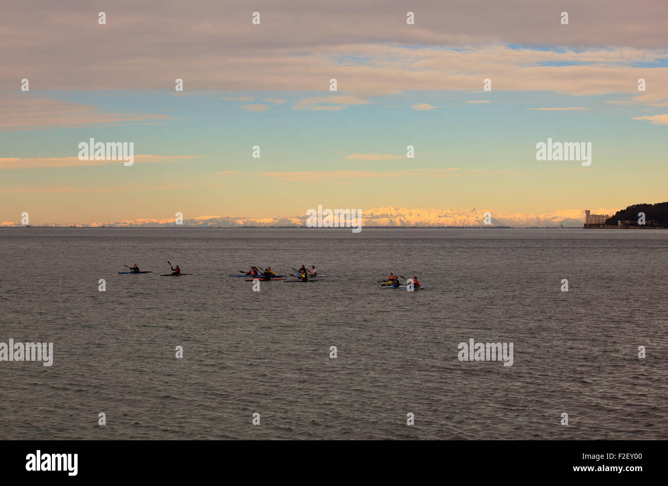 Team rowing on water hi-res stock photography and images - Alamy