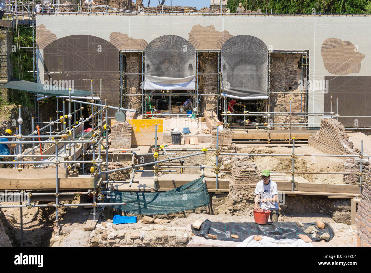 Archeology artifacts dig hi-res stock photography and images - Alamy