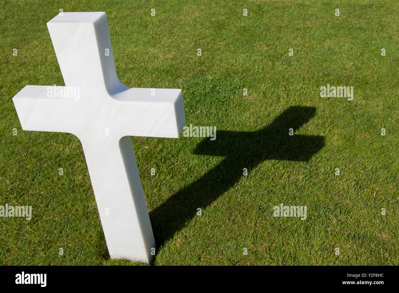 Cross with grass hi-res stock photography and images - Alamy