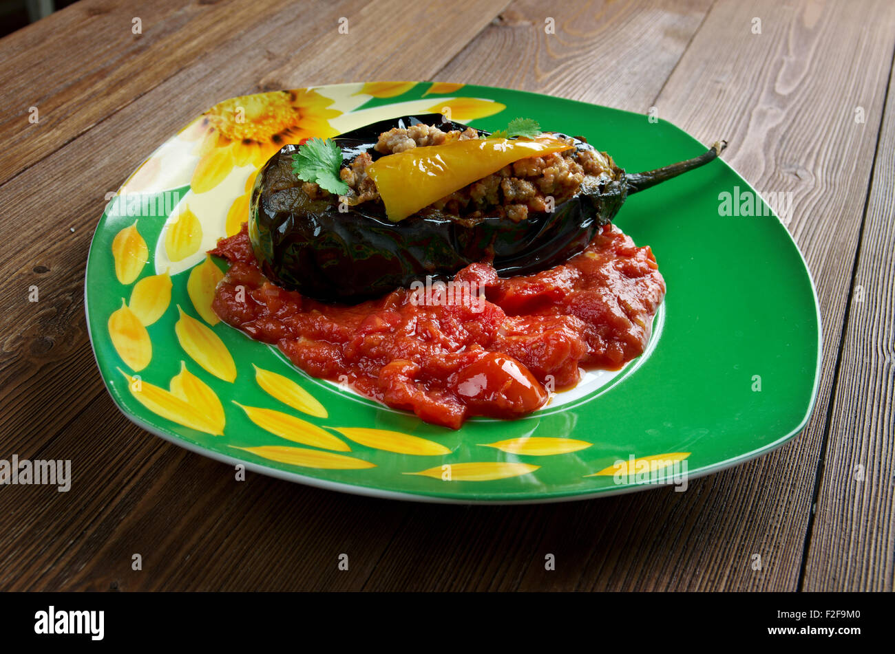 Karnıyarık - Turkish and Iranian dish consisting of eggplant stuffed ...