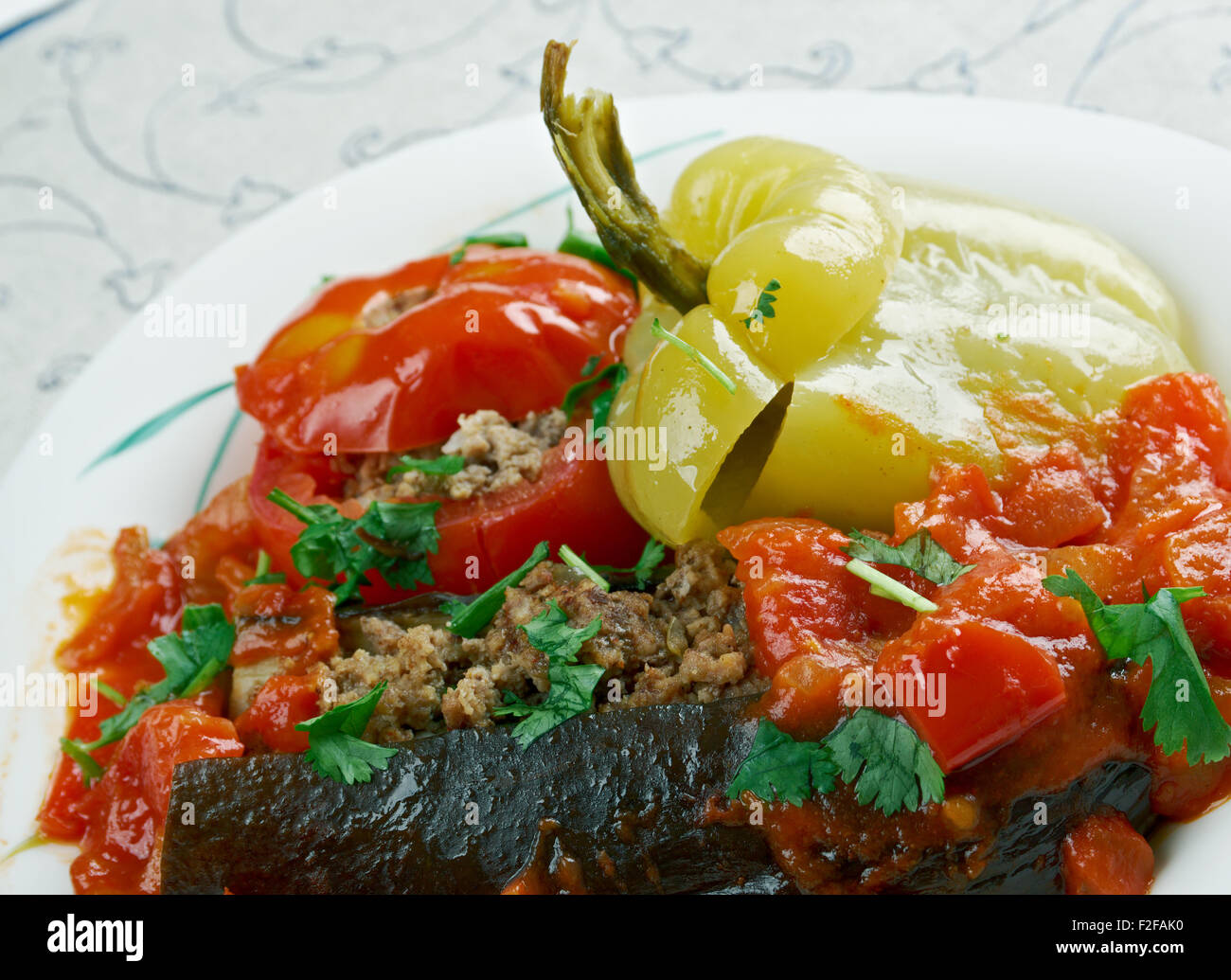 Badimcan, biber, pomidor dolmasi - Stuffed aubergines, peppers and ...