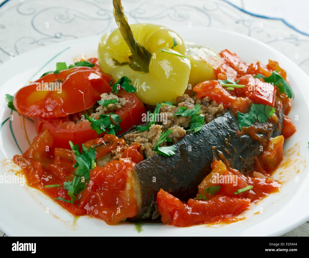Badimcan, biber, pomidor dolmasi - Stuffed aubergines, peppers and ...
