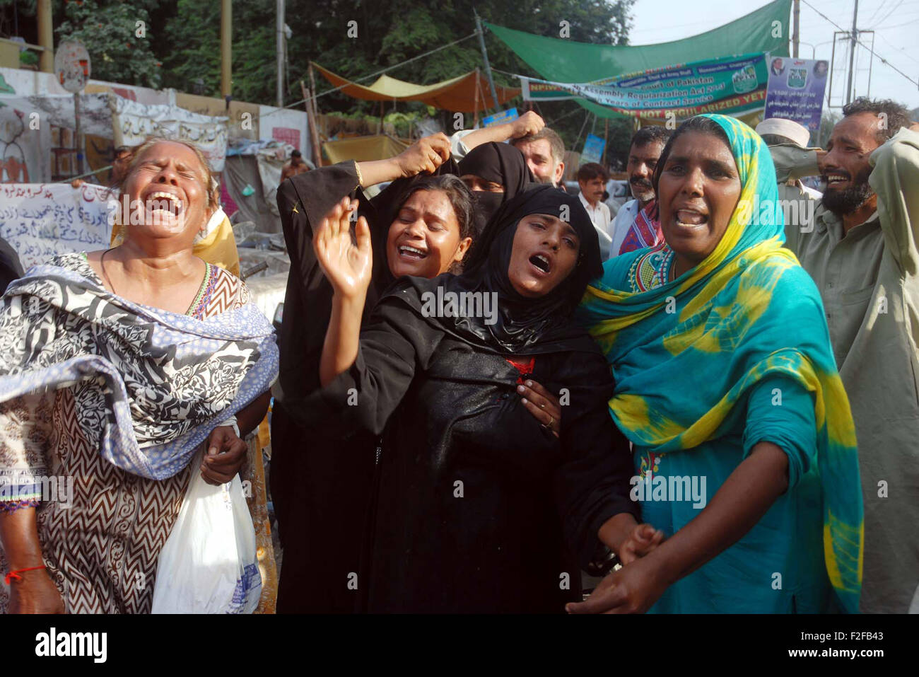 Pakistan. 17th September, 2015. Residents of Sohrab Goth chant slogans ...