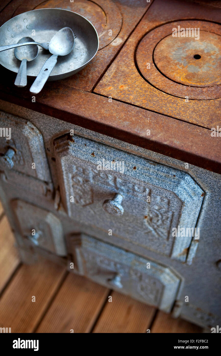 Rusty old stove in a flea market Stock Photo - Alamy