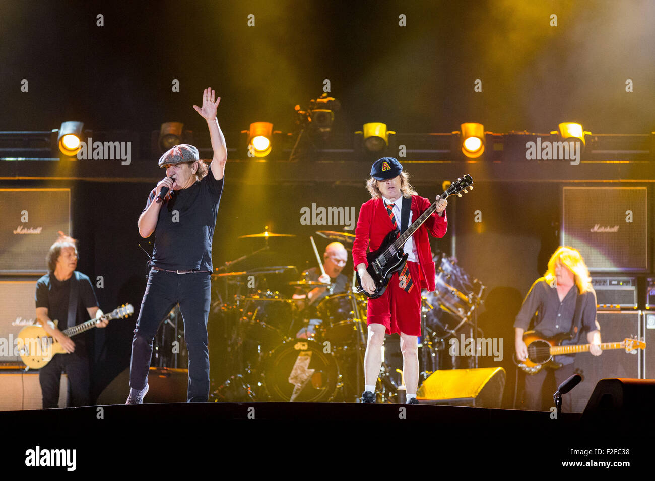 Angus young brian johnson hi-res stock photography and images - Alamy
