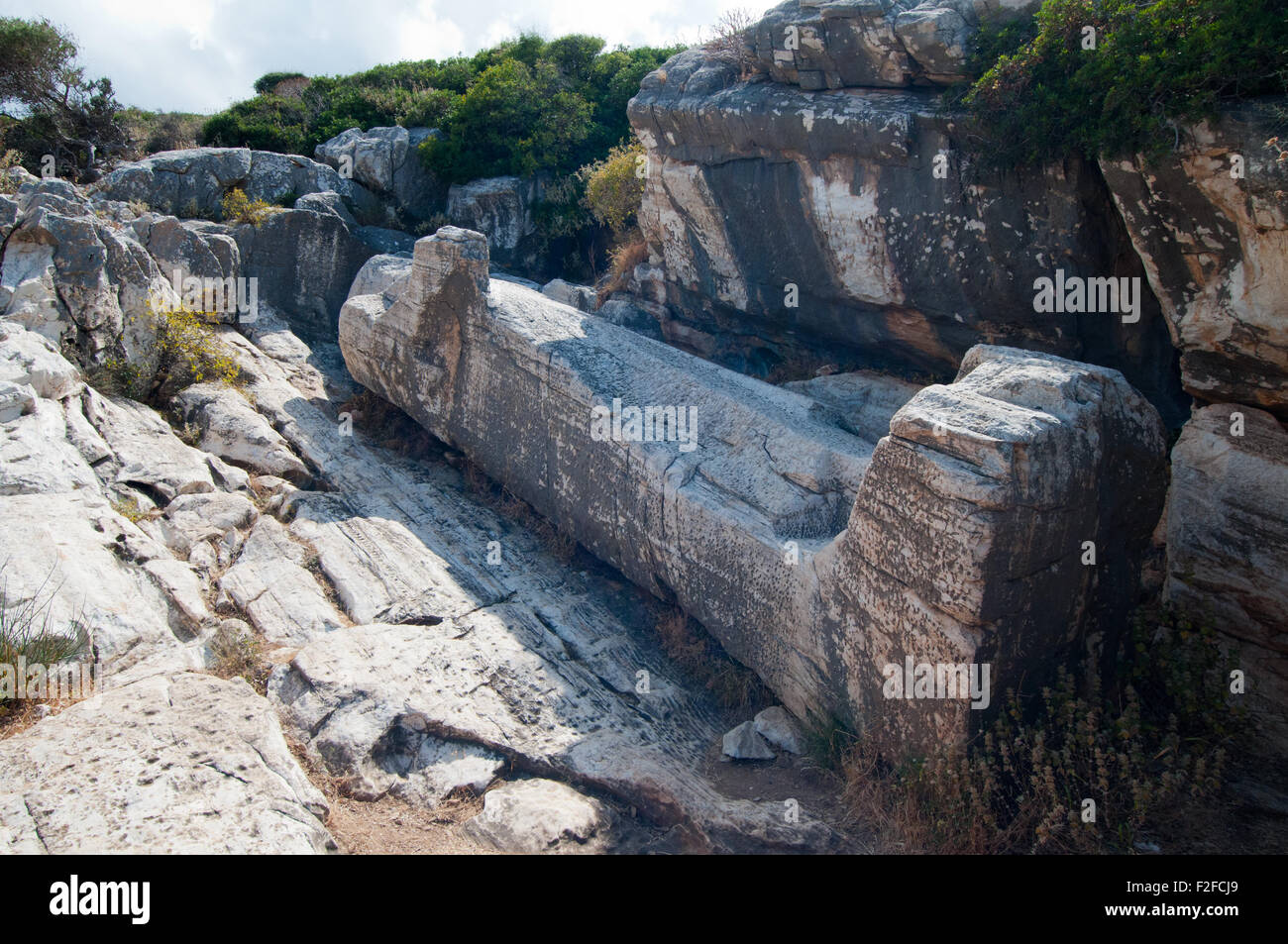 Kouros of Apollonas, unfinished marble statue dating back to 6th ...