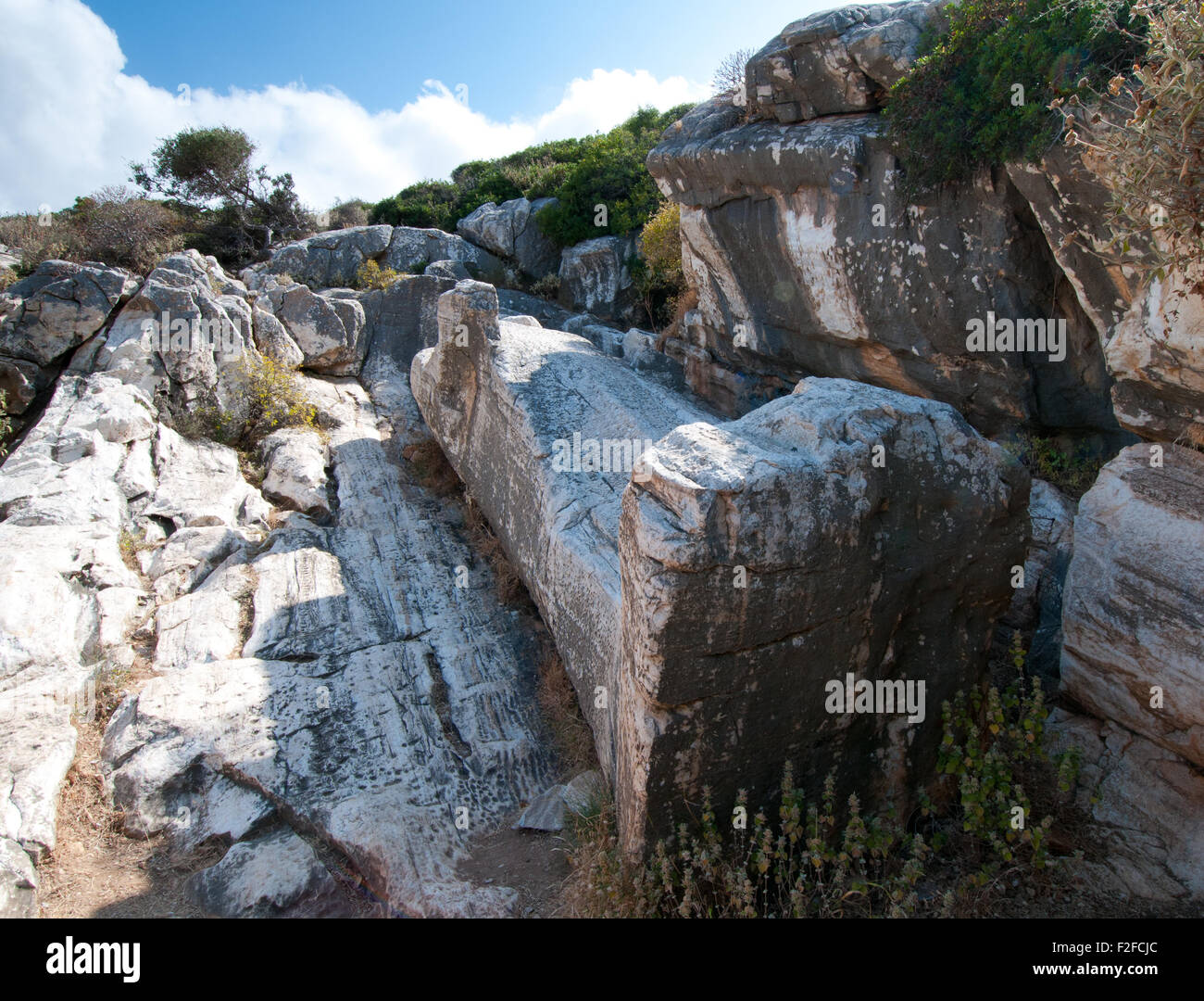 Kouros of Apollonas, unfinished marble statue dating back to 6th ...