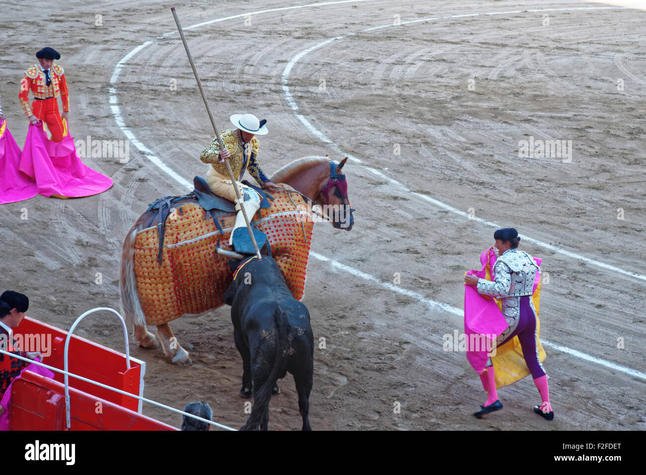 Public de la corrida hi-res stock photography and images - Alamy