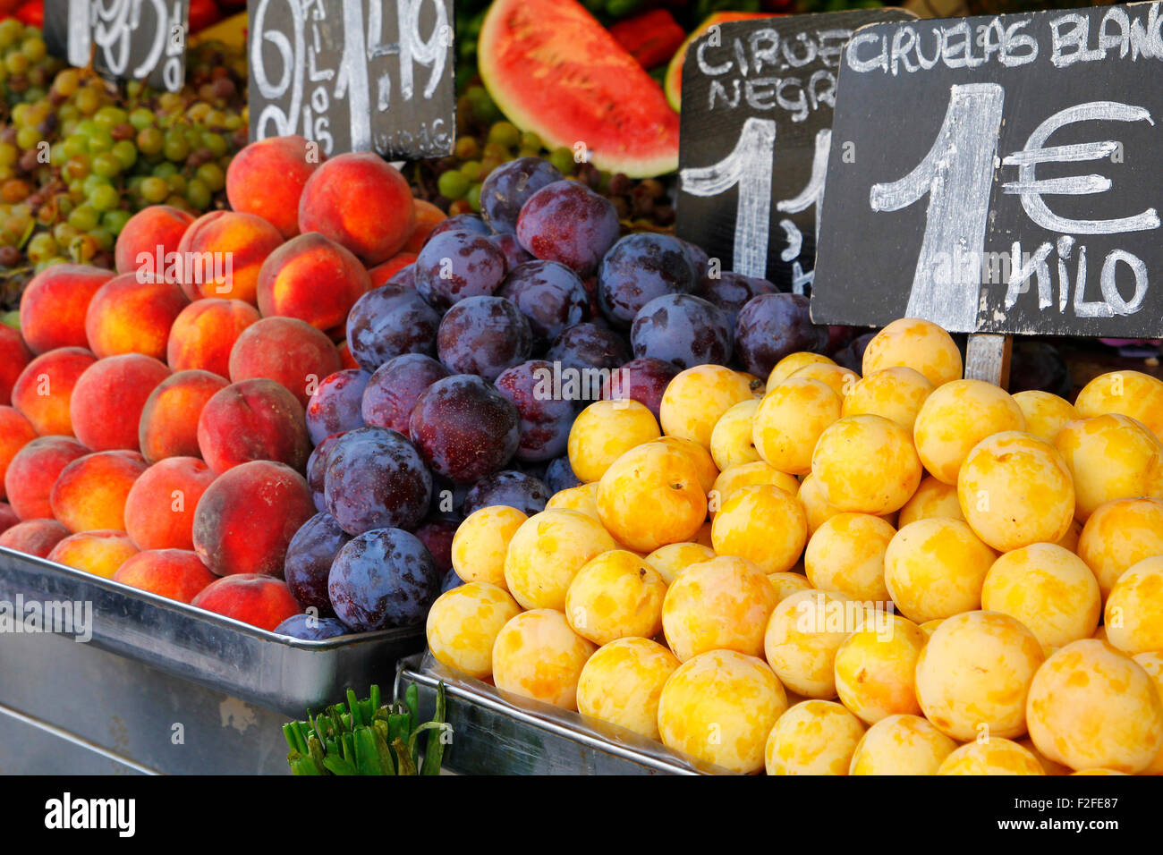 Healthy local fruit hi-res stock photography and images - Alamy
