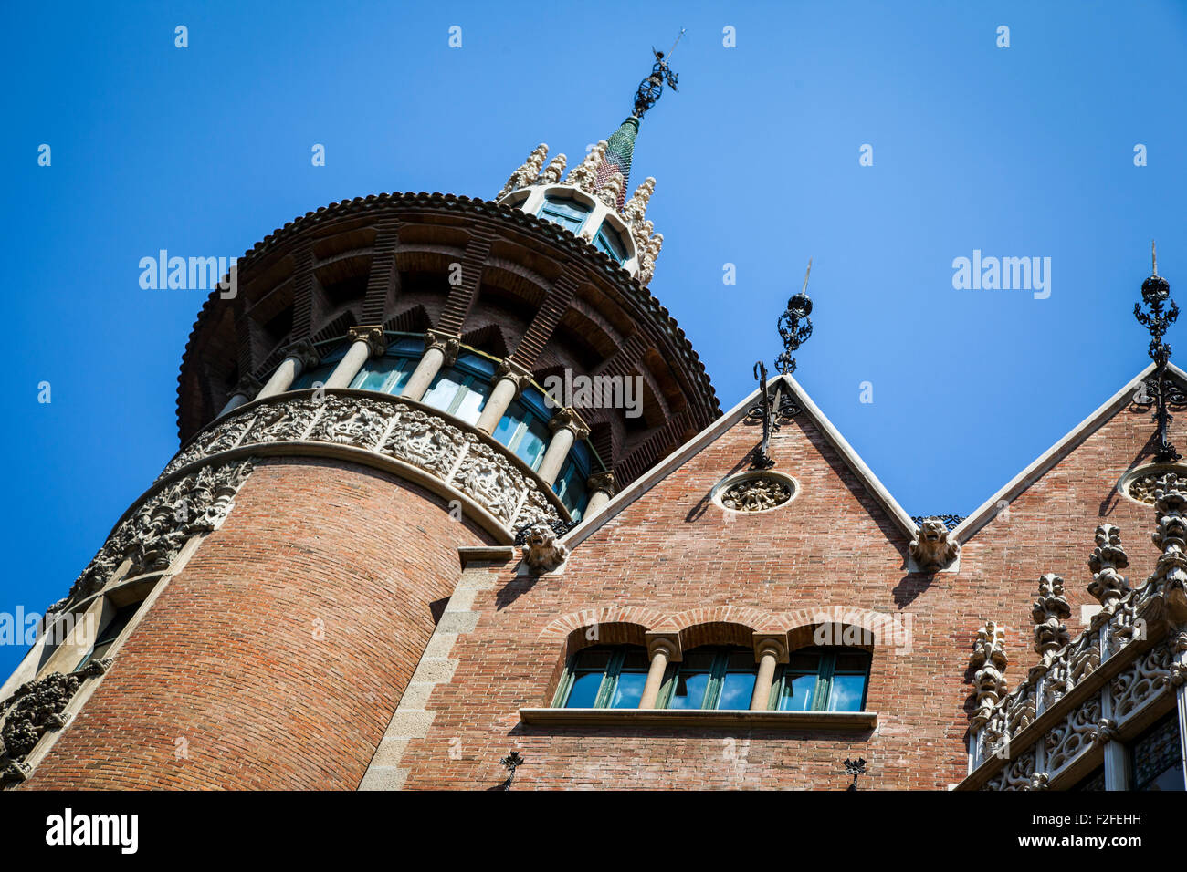 Roof spikes hi-res stock photography and images - Alamy