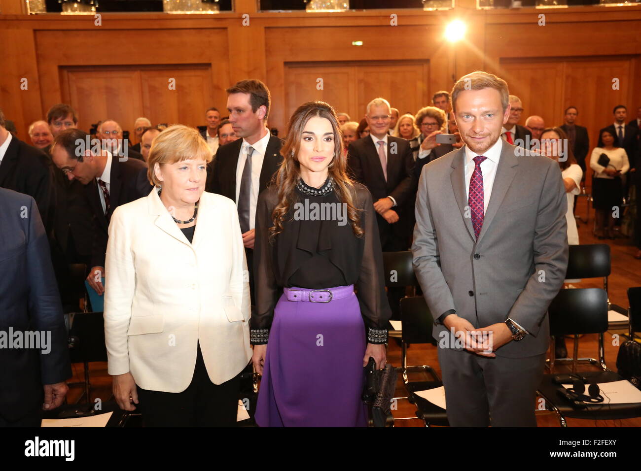 Angela martin the office hi-res stock photography and images - Alamy