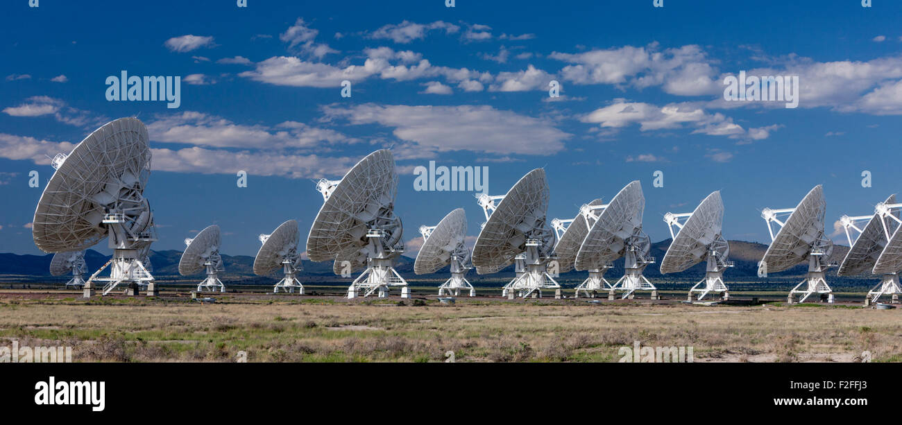 Radiotelescope dishes of the Very Large Array radio observatory in the ...