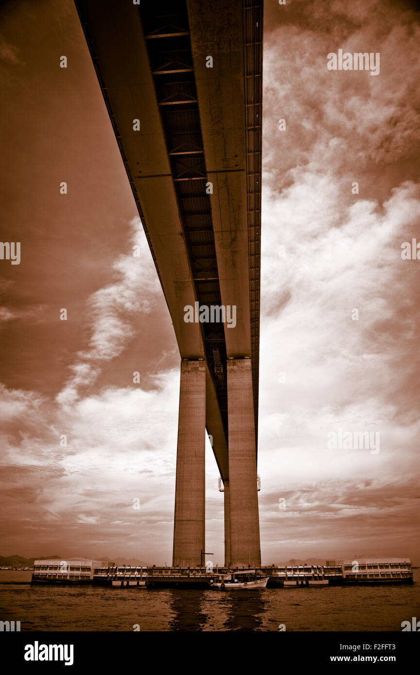 Detail of the Rio-Niteroi bridge from a boat on the Guanabara bay in ...