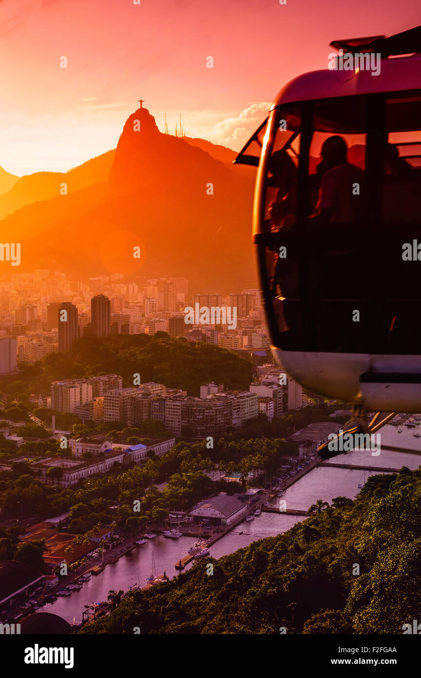 Overhead cable car in motion at dusk, Sugarloaf Mountain, Rio De ...