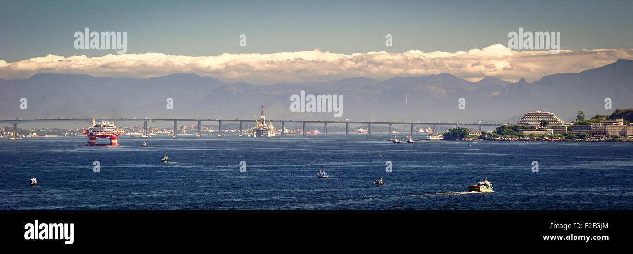 Bridge over the ocean, Rio-Niteroi Bridge, Guanabara Bay, Rio De ...