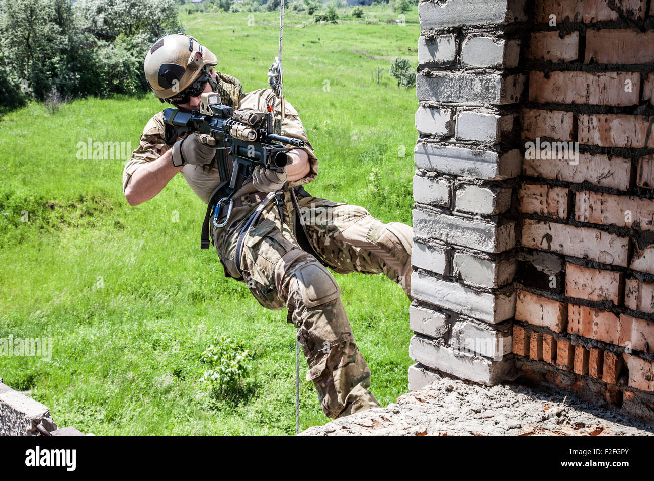rappeling with weapons Stock Photo - Alamy