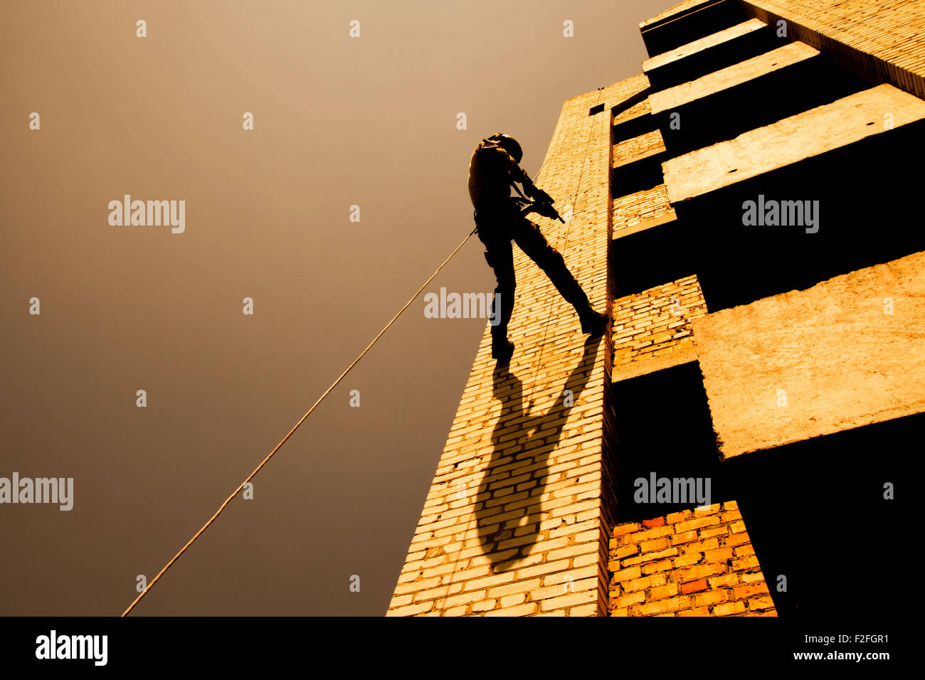 rappeling with weapons Stock Photo - Alamy
