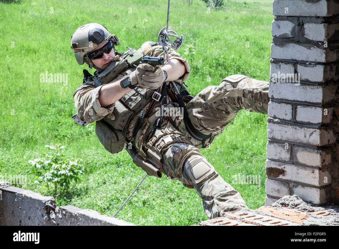 rappeling with weapons Stock Photo - Alamy