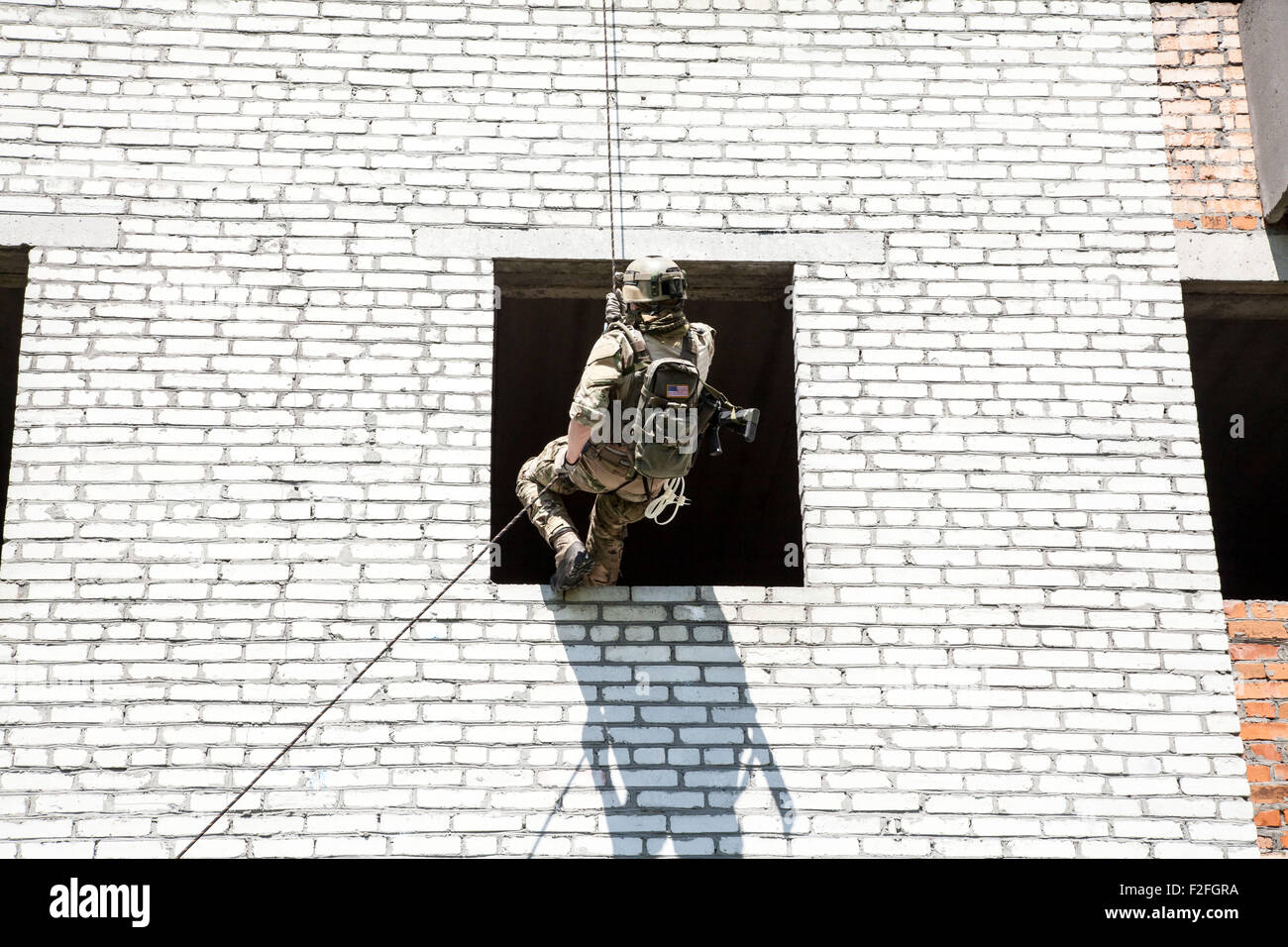 rappeling with weapons Stock Photo - Alamy