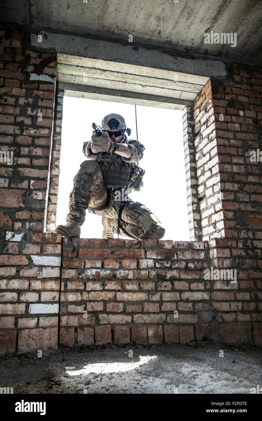 rappeling with weapons Stock Photo - Alamy