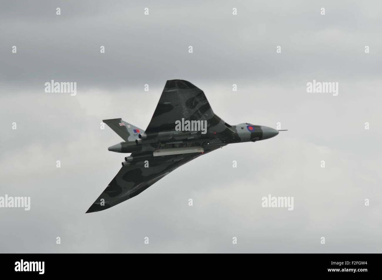 Avro Vulcan XH558 flying from left to right Stock Photo - Alamy