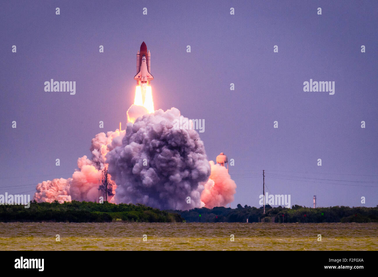 Space shuttle atlantis sts hi-res stock photography and images - Alamy