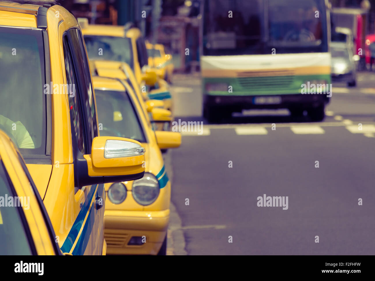 Line bus hi-res stock photography and images - Alamy