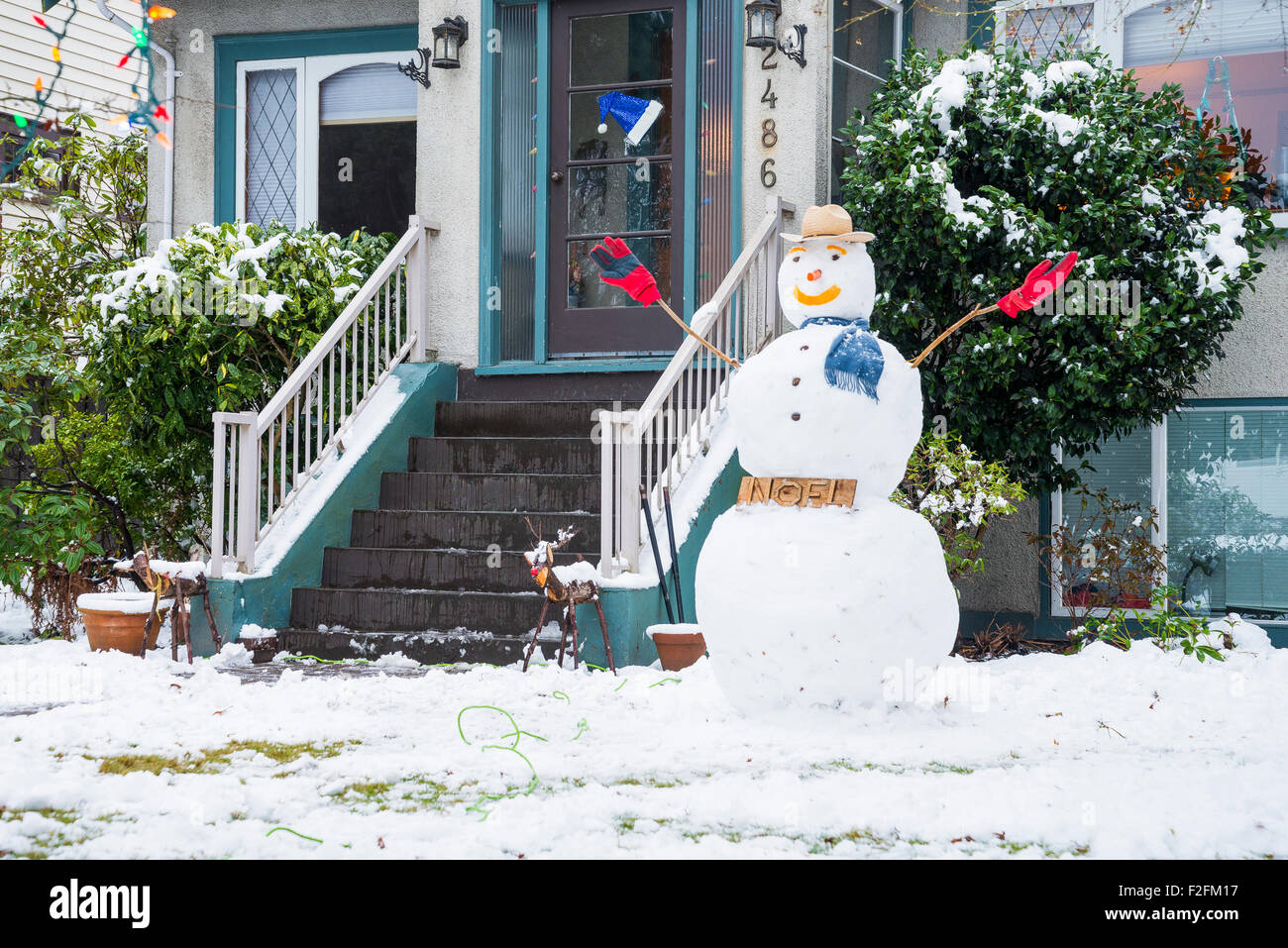 Snowman christmas display hi-res stock photography and images - Alamy